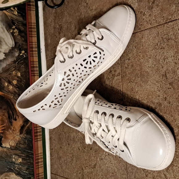 Limelight | Shoes | Limelight Lilyann White Sneakers | Poshmark